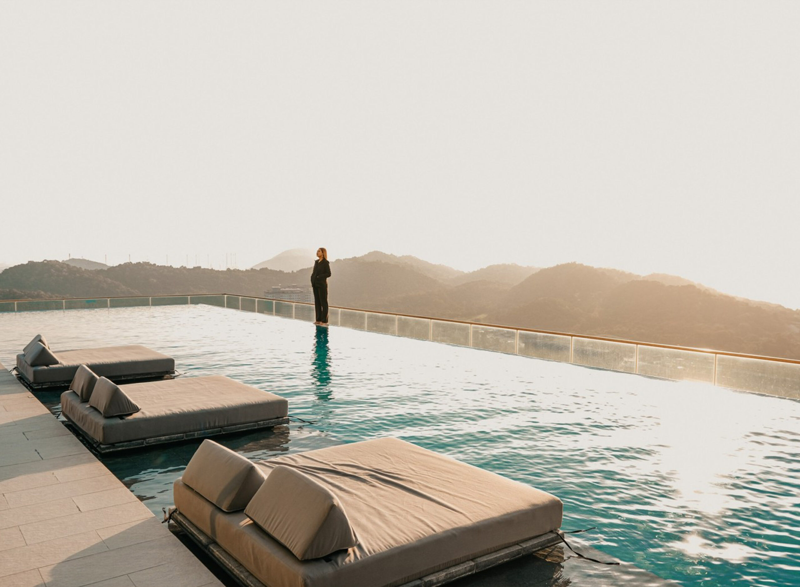 Hampton Deluxe Ocean Sriracha, The Zen Aesthetic